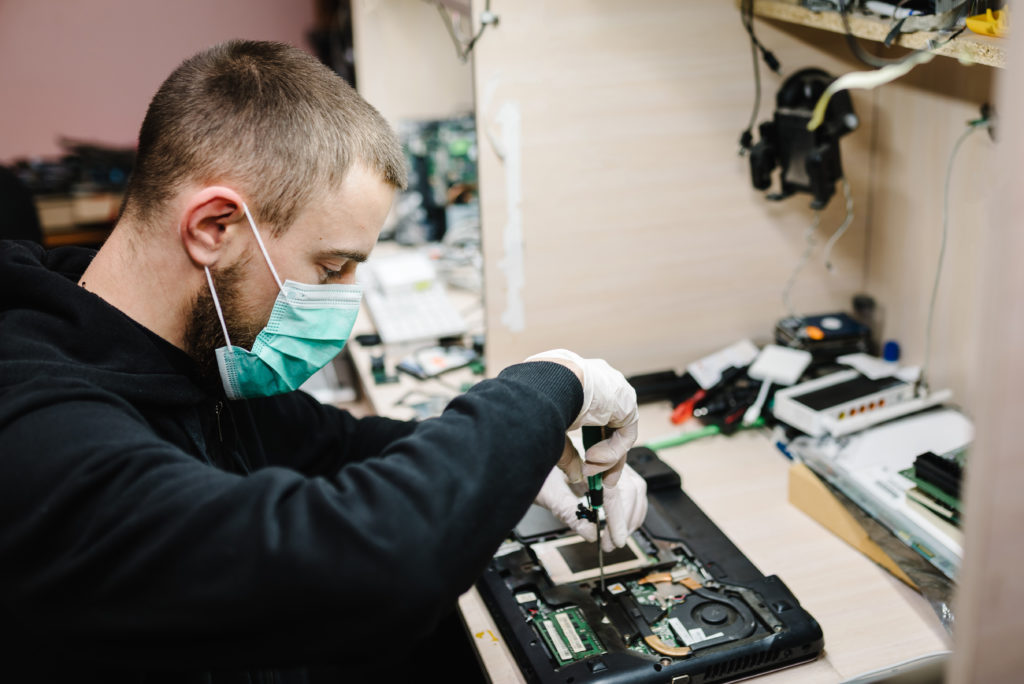 Comment devenir réparateur informatique ? - Equipamentscampdevanol.cat